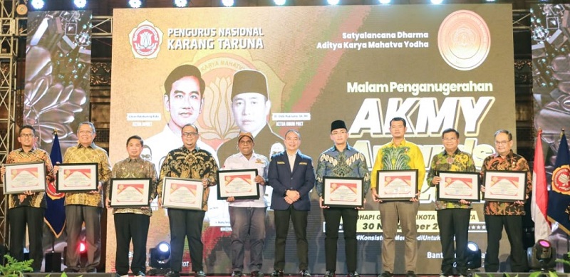 Alhamdulillah…Wali Kota Benyamin Davnie Raih Penghargaan Satyalancana di Puncak HUT Tangsel ke ...